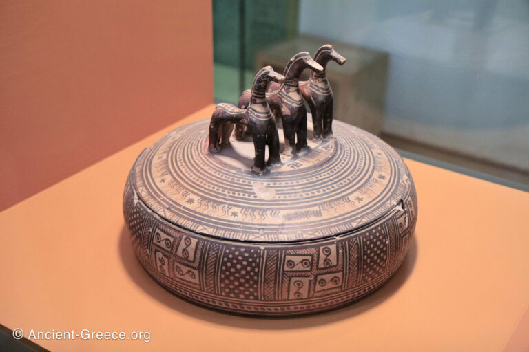 Late Geometric Pyxis with three horses on lid – Ancient-Greece.org