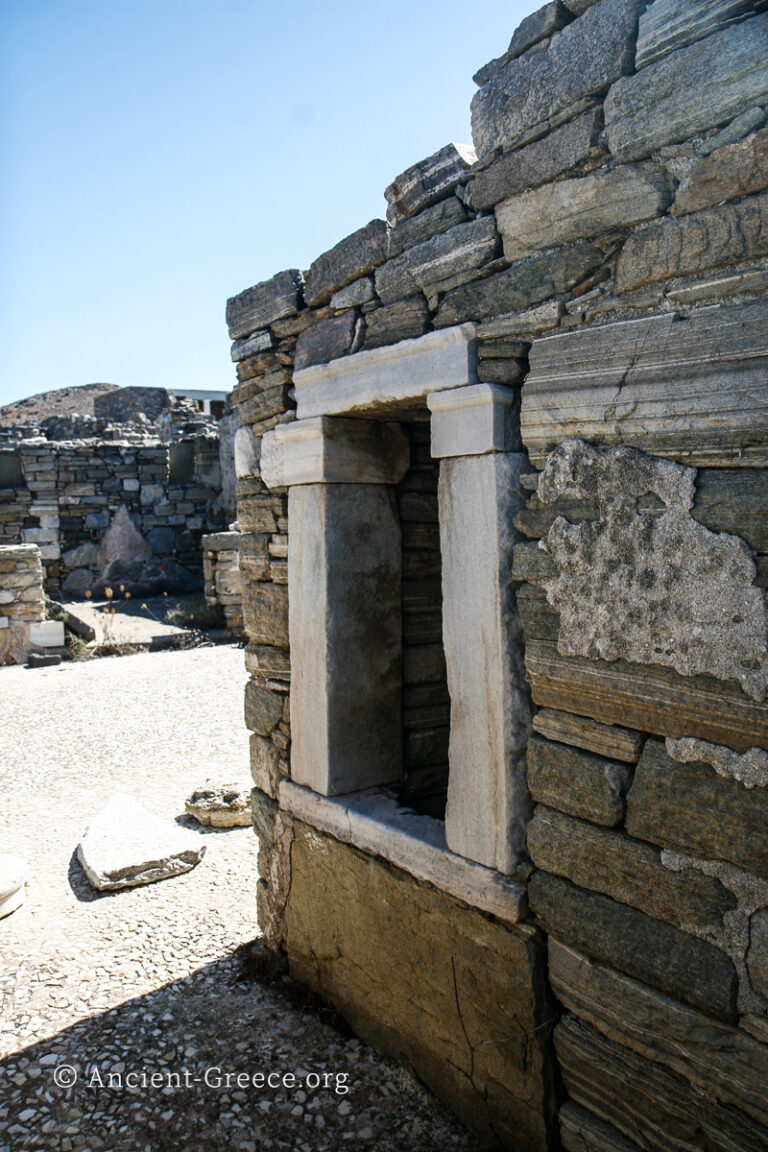 Ancient Water Well in Delos – Ancient Greece: Φώς & Λέξη